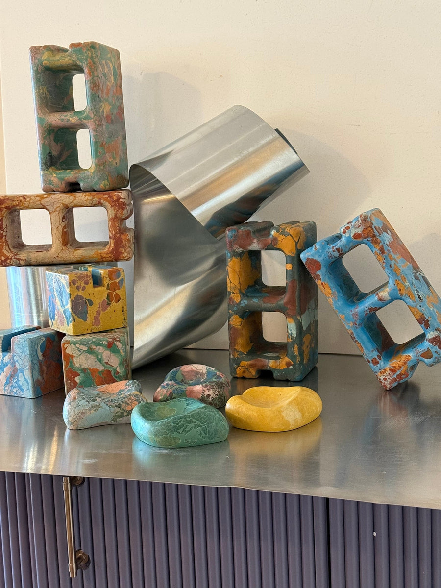 Concrete Cat – Isle at ease